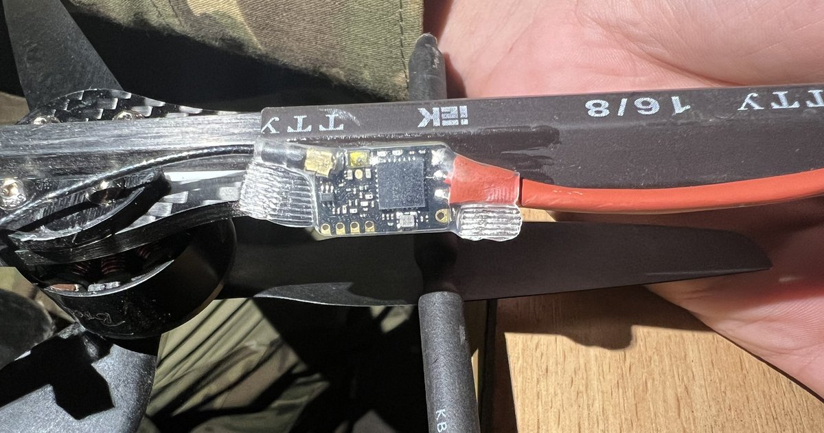 Як влаштовані російські FPV-дрони. Боєць дослідив трофейний зразок і ...