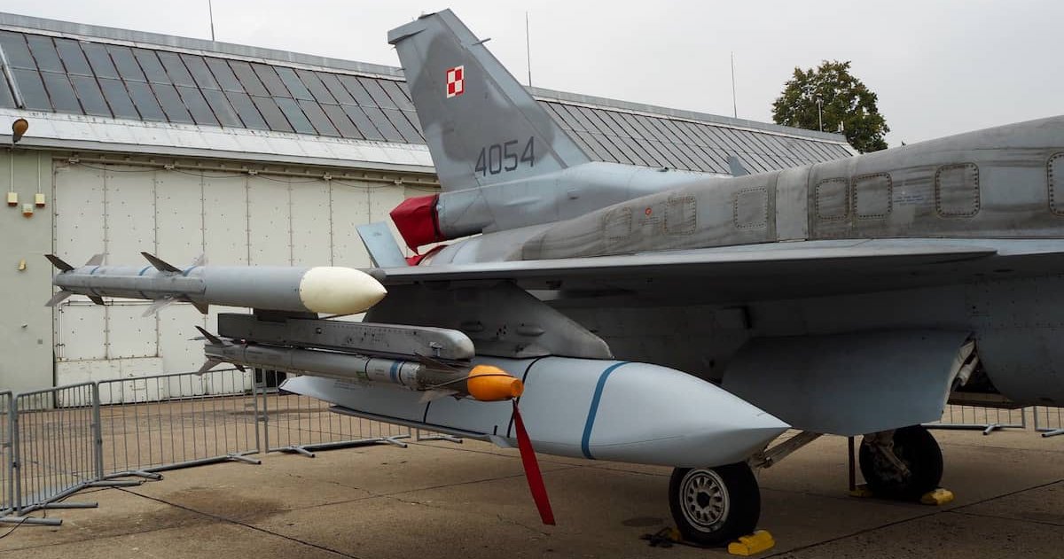 Які ракети потрібні Україні для максимальної ефективності F-16, – Forbes — Тексти.org.ua
